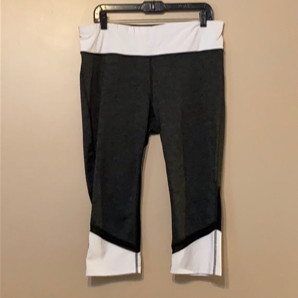 Xersion | Pants & Jumpsuits | Xersion Grey White Active Capris Xl ...